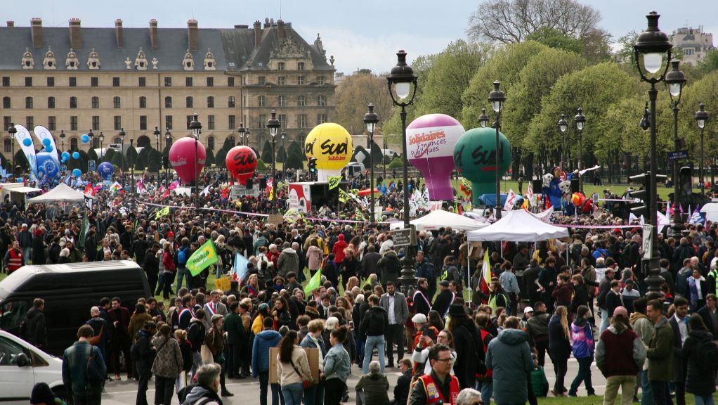 Proteste in Francia, tutti in attesa del Consiglio Costituzionale ...