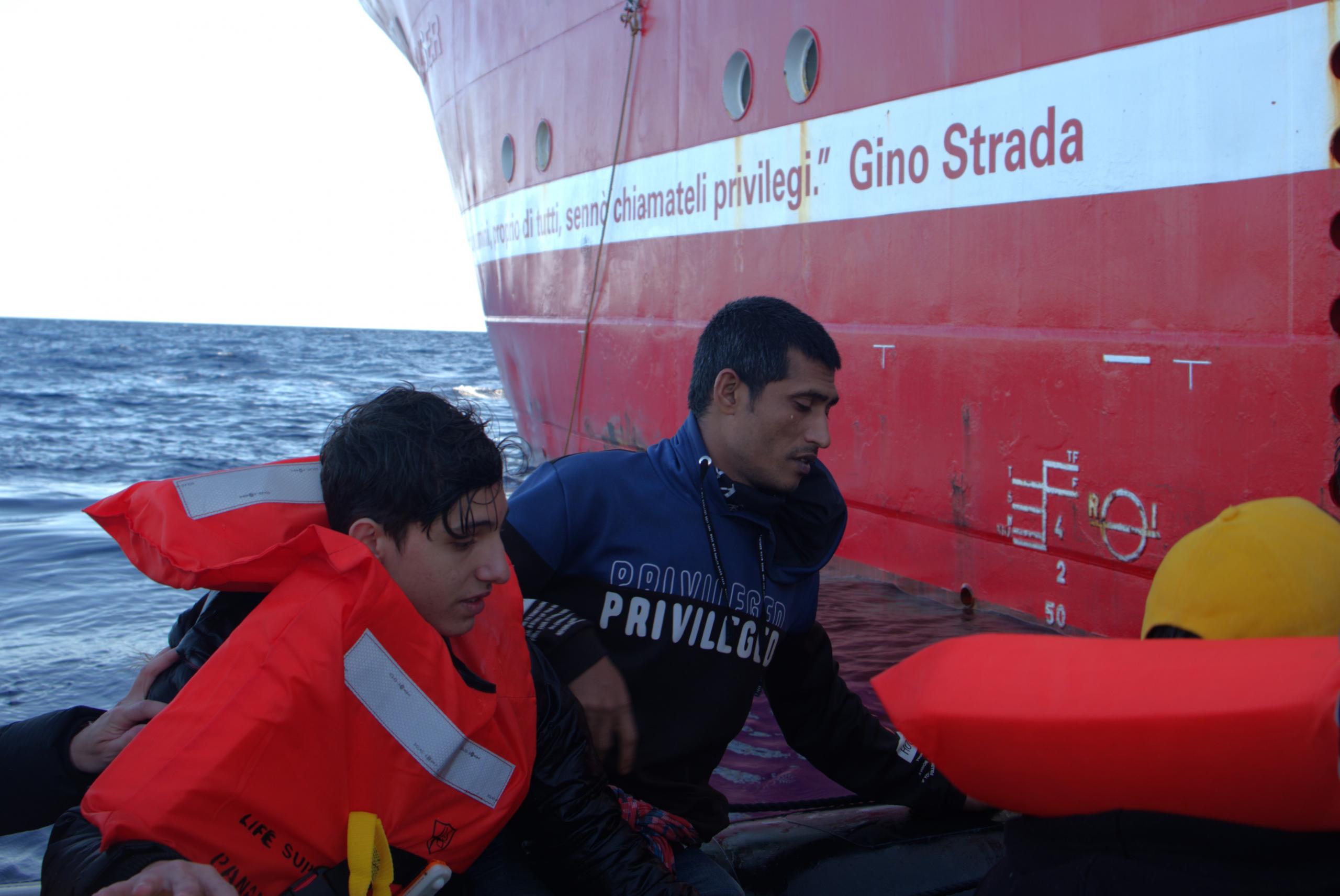 La lotta del governo contro le ong che salvano vite in mare